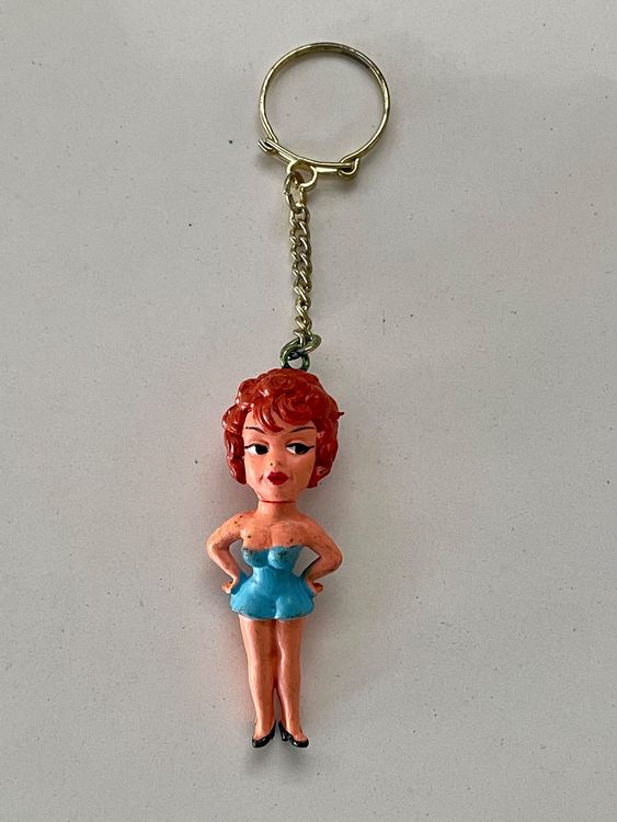 Vintage Schlüsselanhänger kesse Dame | Kaufen auf Ricardo