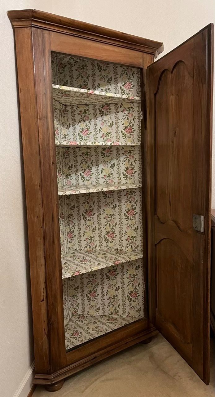 Armoire d'angle noyer ancienne (D'occasion) à Pully pour CHF 150 ...