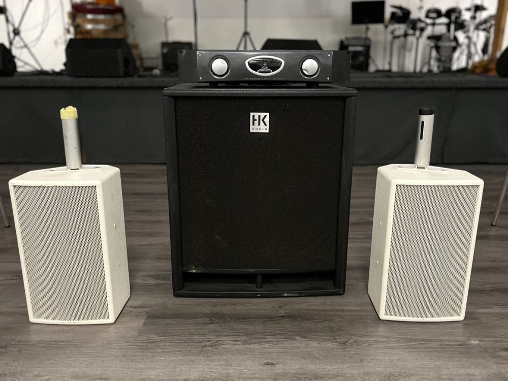 PA Set (HK Bass und Tops, Behringer AMP) | Kaufen auf Ricardo