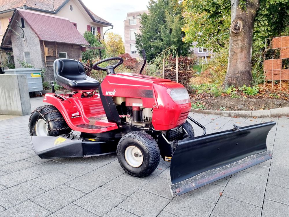 Rasentraktor MTD RS 125/96 B mit Schneepflug | Acheter sur Ricardo