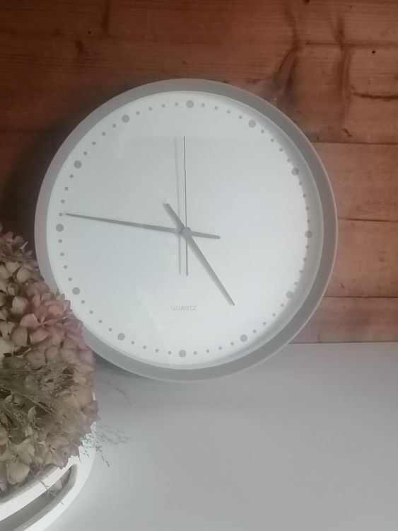Moderne Quarz Uhr für an die Wand (Gebraucht) in Sevelen für CHF 10 ...