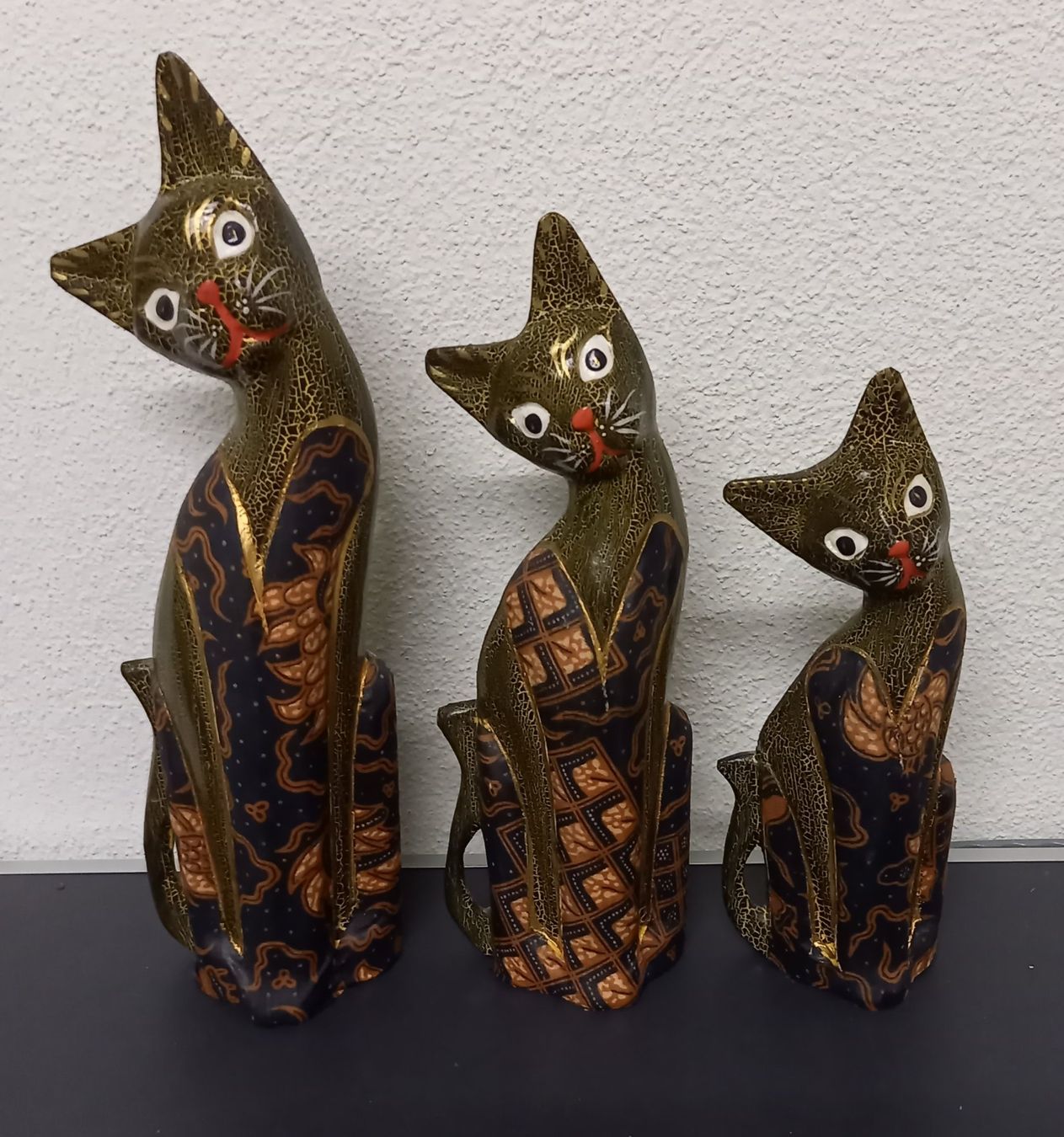 *KATZEN - FAMILIE* LEICHT/HOLZ?/H 25-35/FUSS 2X4.5- 6X7CM (Gebraucht ...