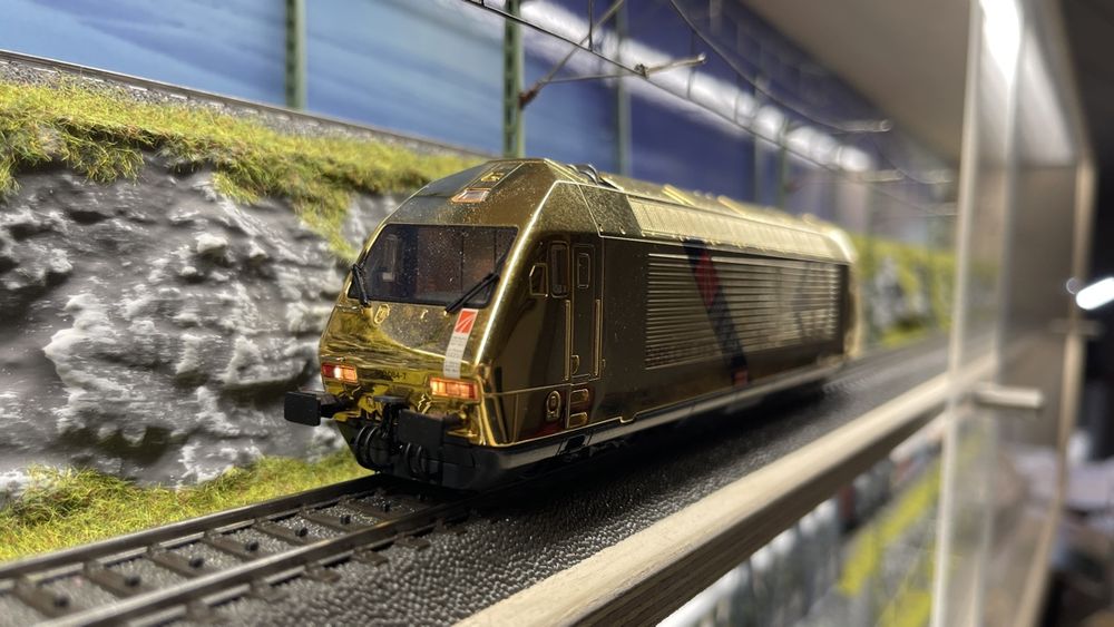 Re 460 084-7 Jubi Gold (Gebraucht) in Caslano für CHF 285 – mit ...