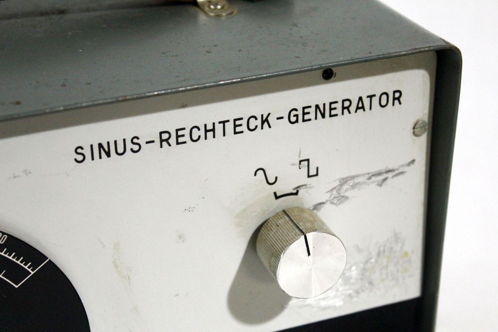 Röhren SINUS - AUDIOGENERATOR / RECHTECK-GENERATOR T-22 (Gebraucht) in ...