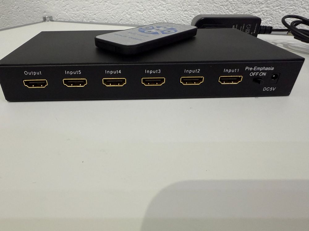HDMI-Umschalter mit Fernbedienung, 5x HDMI Eingang, wie NEU | Acheter sur Ricardo