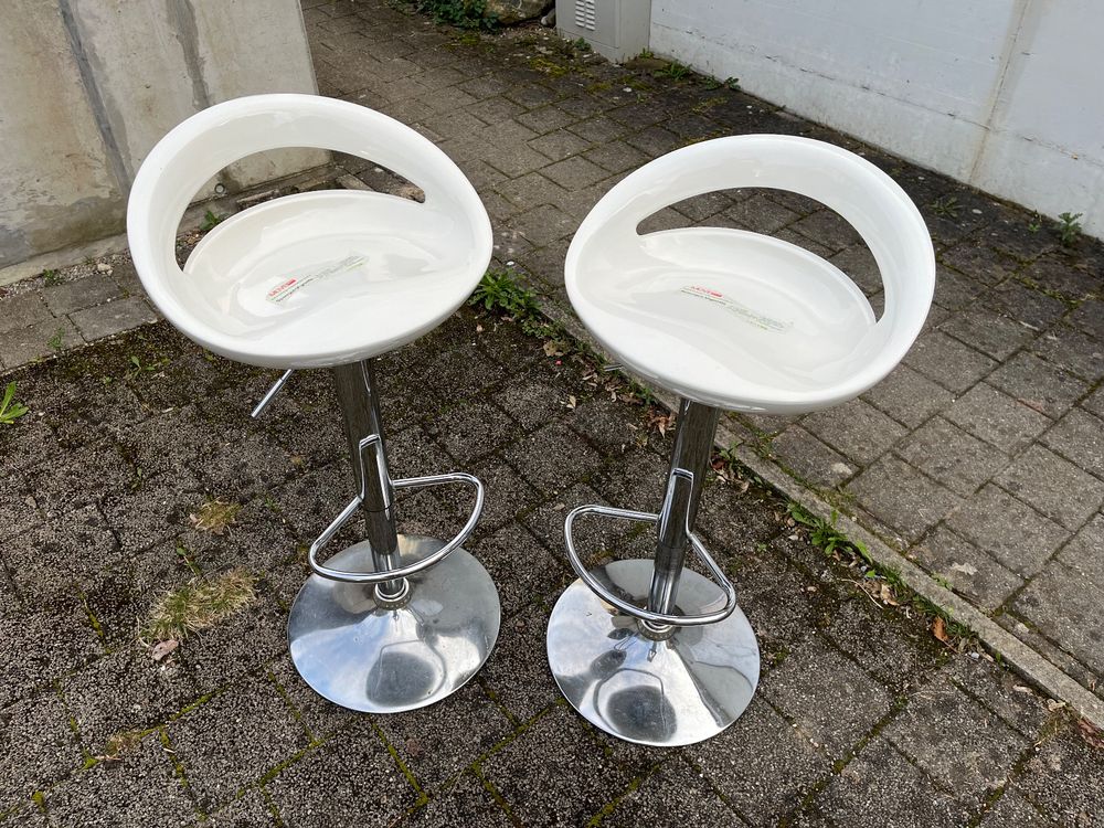 zwei Barstühle (Gebraucht) in Pfäffikon ZH für CHF 2 – nur Abholung auf Ricardo kaufen