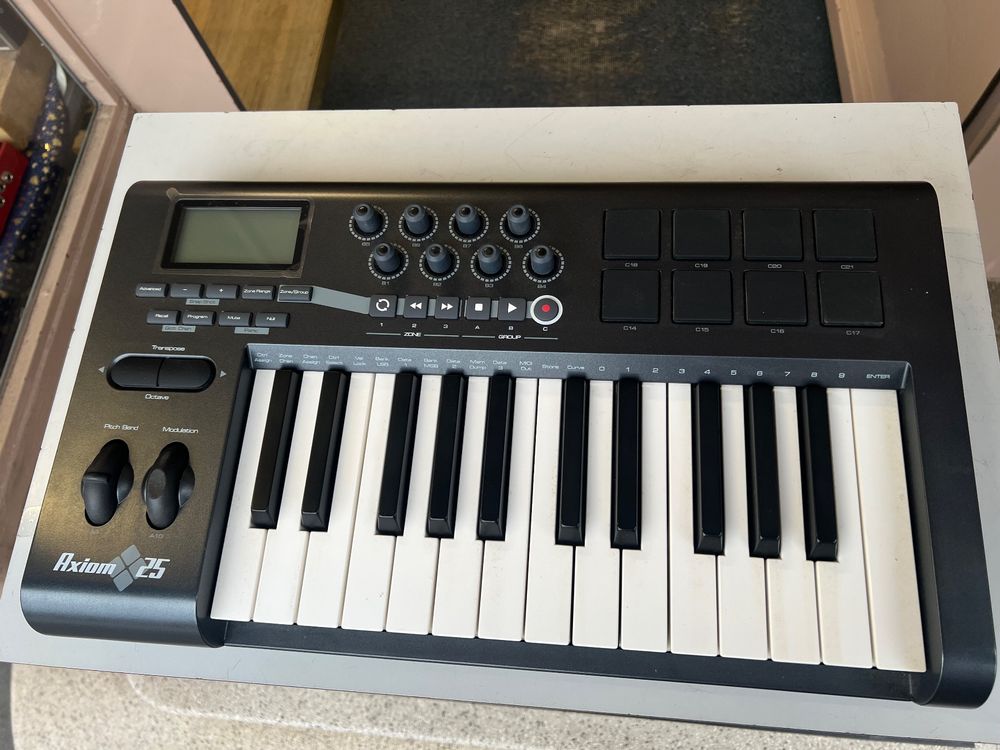 M-Audio Axiom 25 - MIDI Keyboard, Top Zustand, schwarz (Gebraucht) in ...