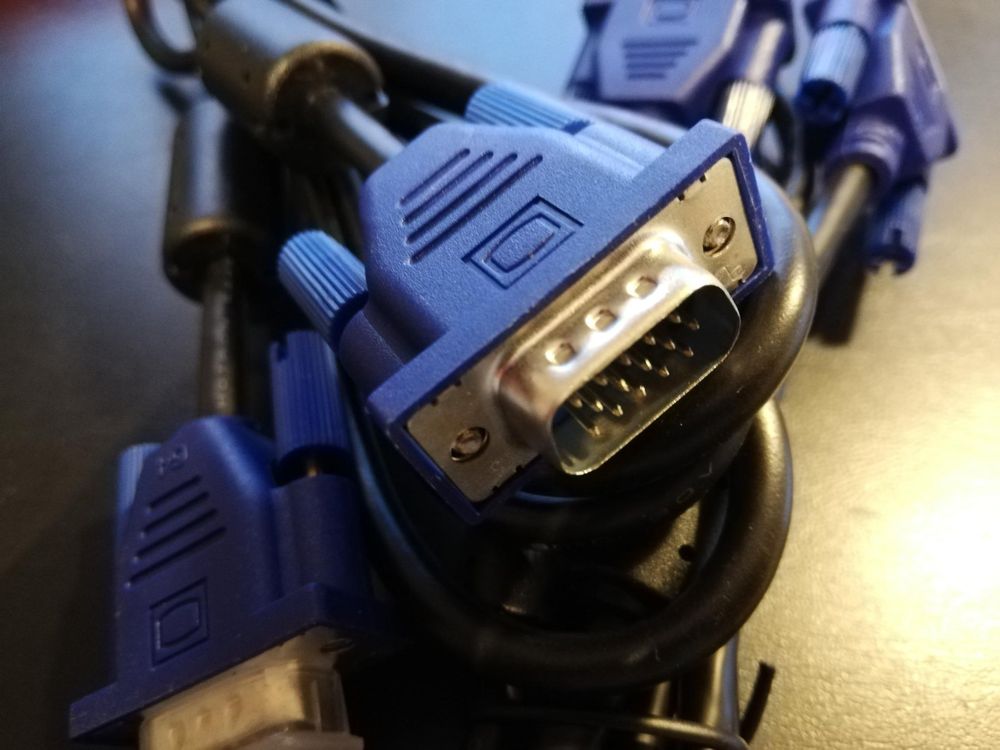 2x HDMI Kabel / Cable: AWM Style 20276 30V 80° VW-1 (Neu (gemäss ...