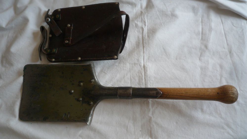 CH Ord. Schanzzeug (Schaufel) (Gebraucht) in Lyss für CHF 10 – mit ...