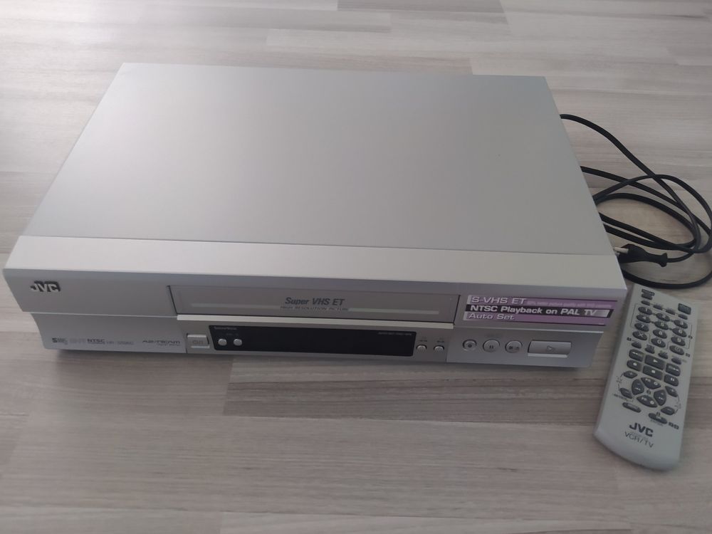 VHS Recorder JVC mit Fernbedienung | Kaufen auf Ricardo