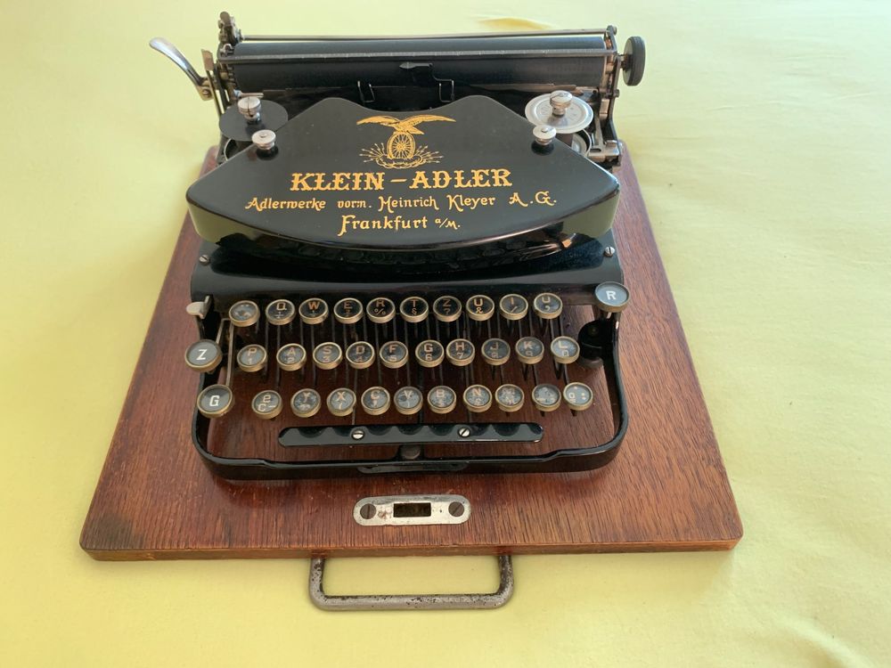 Antike Adler-Schreibmaschine (Gebraucht) in Walchwil für CHF 160 – mit Lieferung auf Ricardo kaufen
