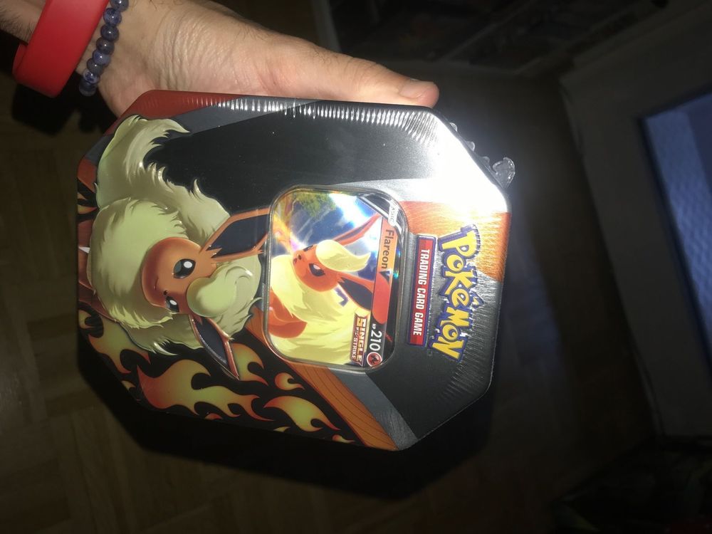 Pokemon Tin Metal box Flareon V | Kaufen auf Ricardo