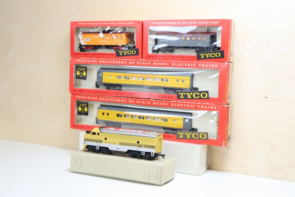 TYCO USA DIESEL F9 Lokomotive mit 4 x Personenwagen H0 | Kaufen auf Ricardo