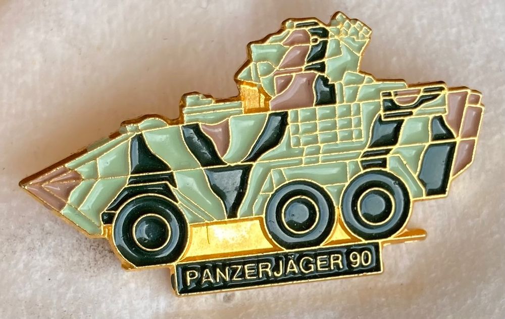 Panzer Pin Schweizer Armee (Gebraucht) in Thun für CHF 11.2 – mit ...