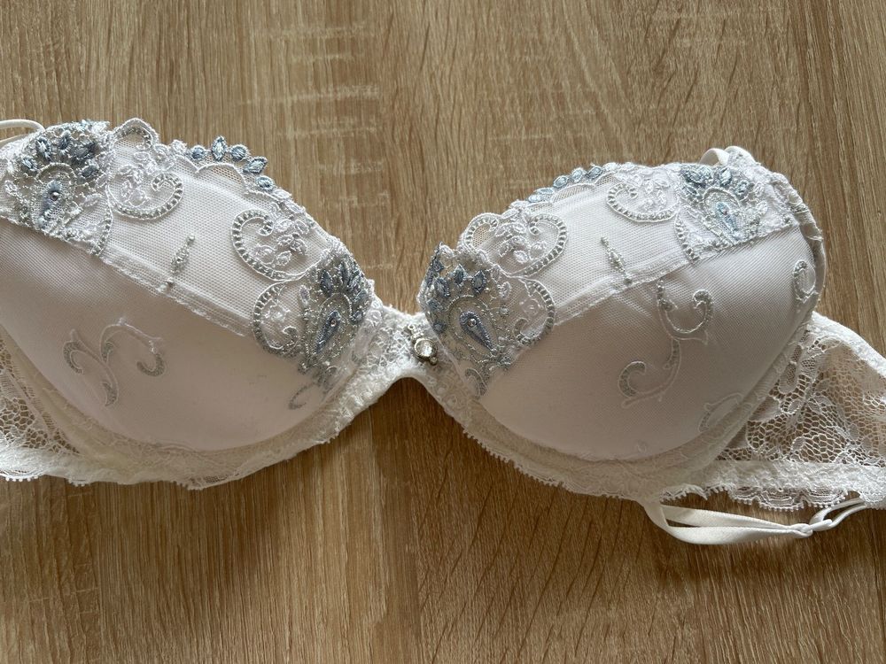 BH mit Bügel LISE CHARMEL weiss mit Spitzen 80A (Gebraucht) in Brunnen ...