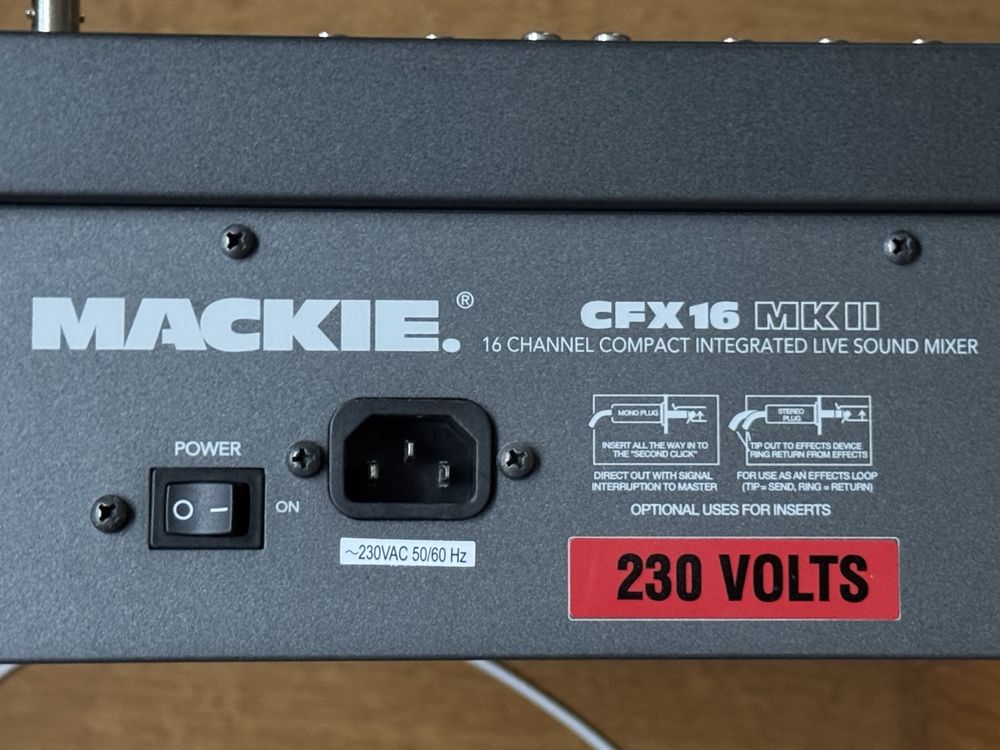 Mackie Mischpult CFX 16 MKII und Case (Gebraucht) in Brütten für CHF ...
