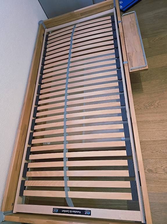 Lit enfant 90cm x 200cm bois massif One-room Pfister (Gebraucht) in ...