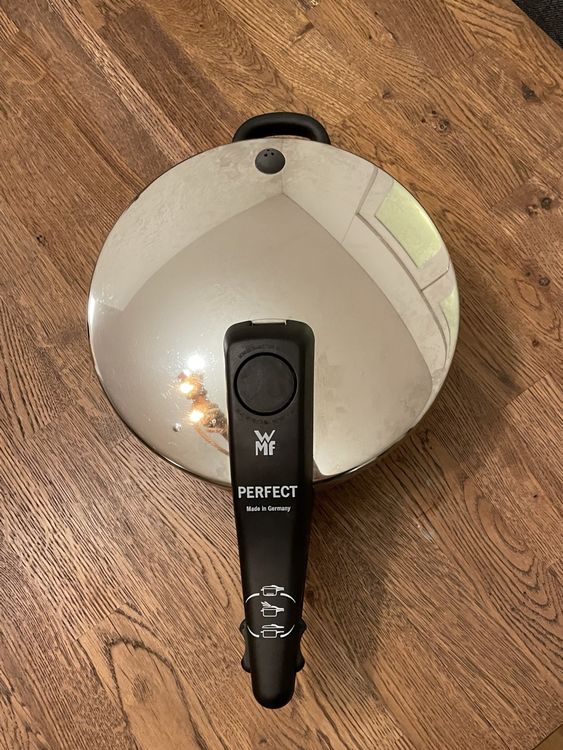 WMF Schnellkochtopf Perfect Edelstahl mit Einsatz 22 cm (Gebraucht) in Zollikon für CHF 65 – mit ...