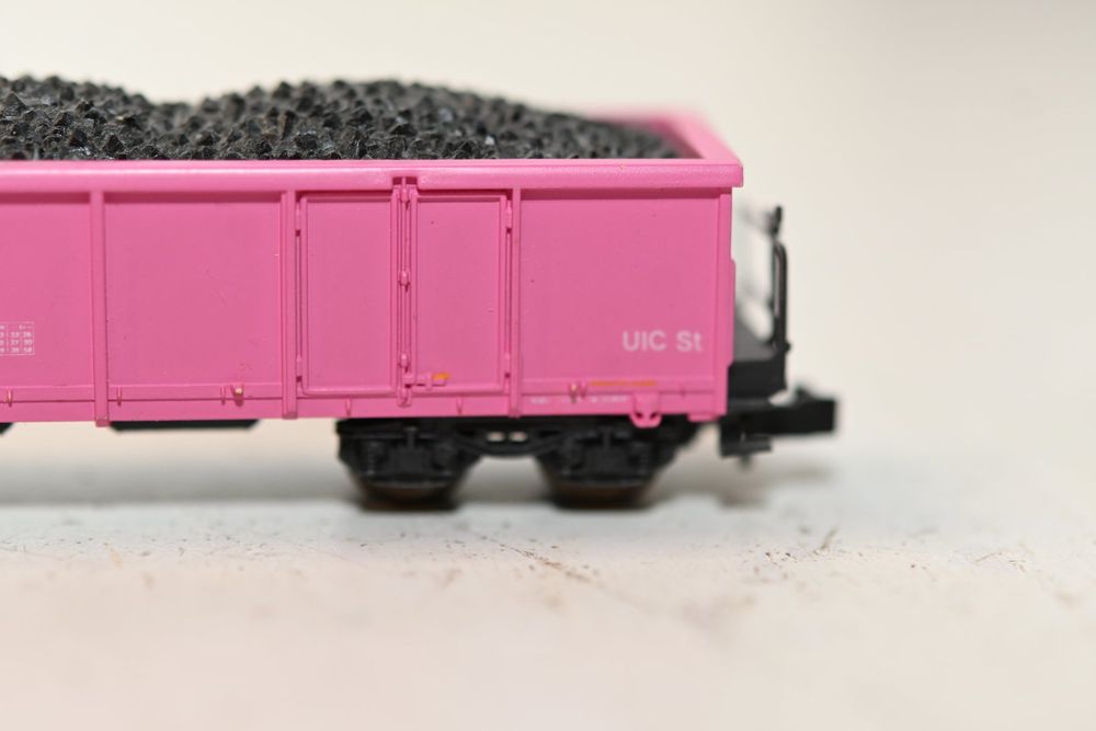 SBB Eaos pink beladen Roco Spur N mit OVP (Gebraucht) in Laupen ZH für CHF 6 – mit Lieferung auf ...