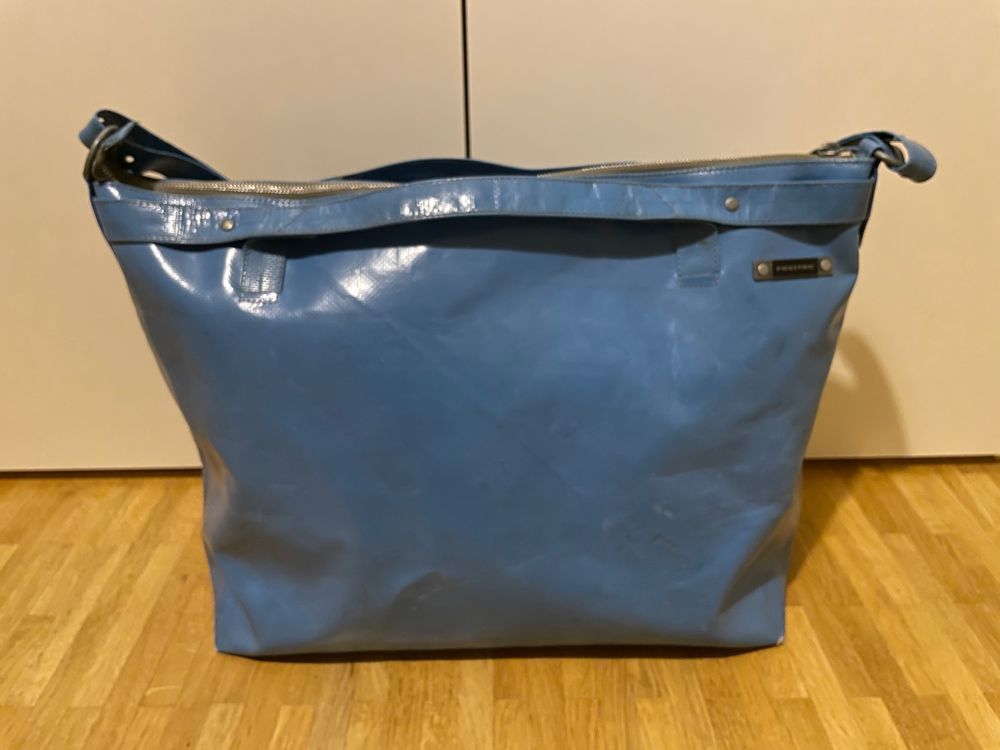 FREITAG reference Umhängetasche hellblau | Kaufen auf Ricardo