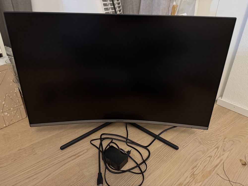 Gebogener Monitor, Samsung, 32 Zoll (Neu (gemäss Beschreibung)) in ...