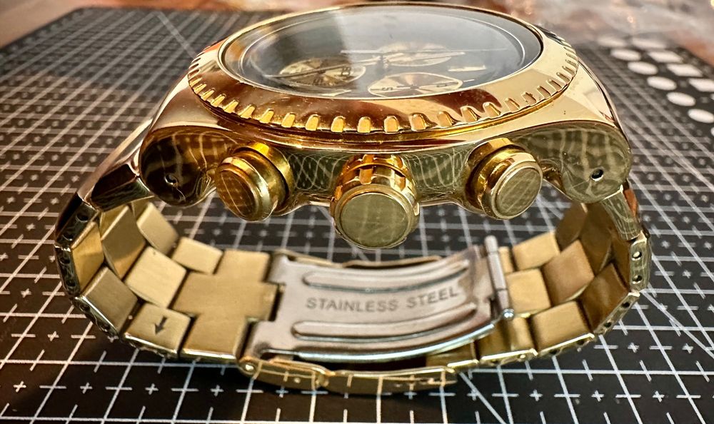 SWATCH IRONY CHRONO-007 Villain Collection-Goldfinger RAR (Gebraucht) in Buchrain für CHF 262 ...