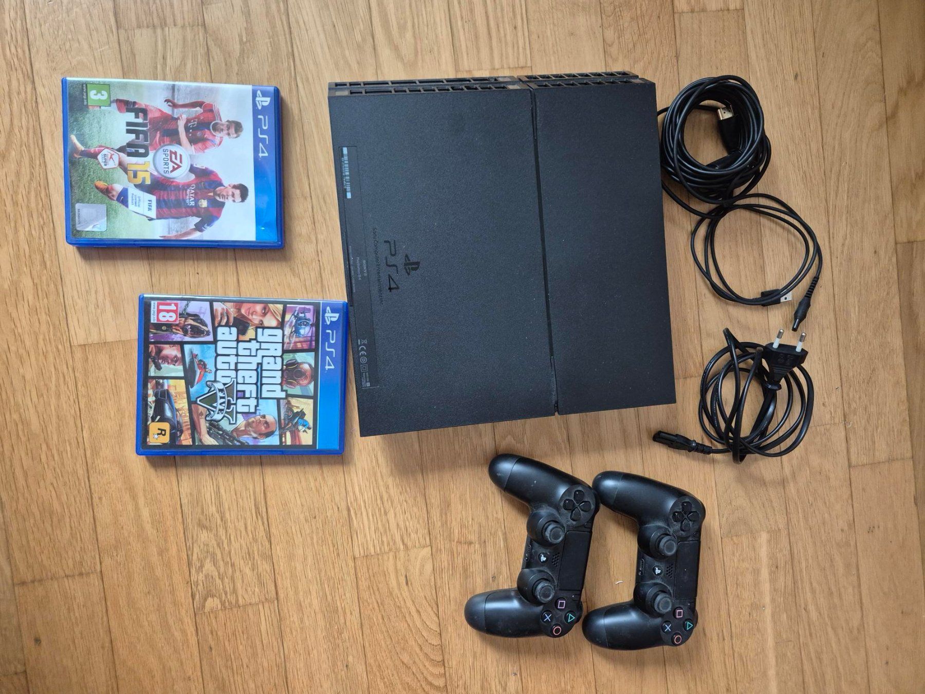 Playstation 4 + 2 Controller + GTA 5 +FIFA 15 (Gebraucht) in zürich für ...
