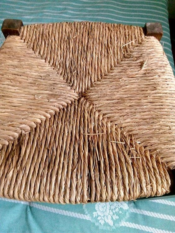 Antiker Vintage Hocker, mit Stroh geflochten, schöne Form (Gebraucht ...