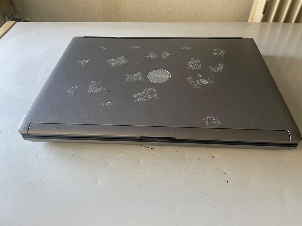 Dell latitude pp18l (Defekt) in moudon für CHF 3 – mit Lieferung auf ...