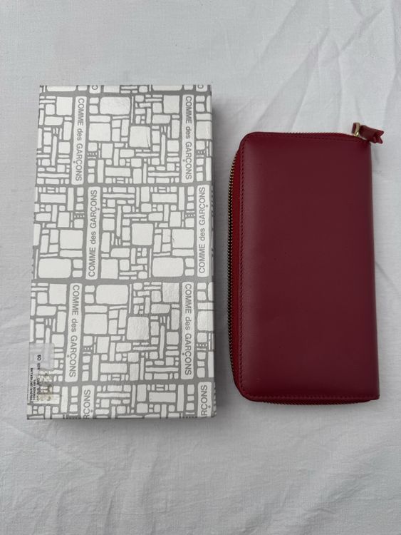 Original Comme des Garçons leather zip wallet in red (Neu und ...