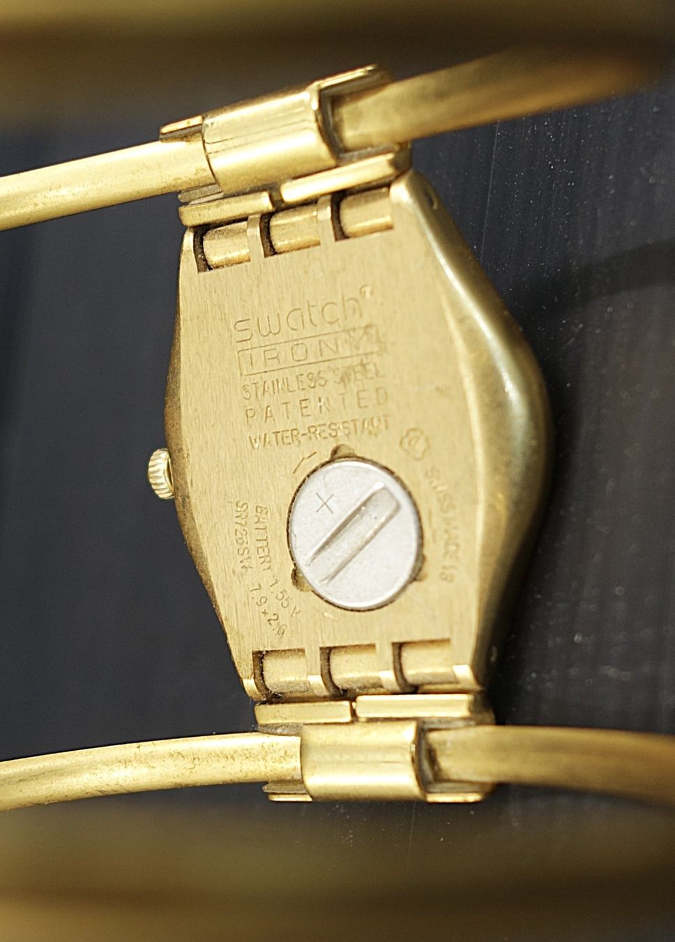 Swatch Irony Medium Octopussy (Gebraucht) in Basel für CHF 10.5 – mit Lieferung auf Ricardo kaufen