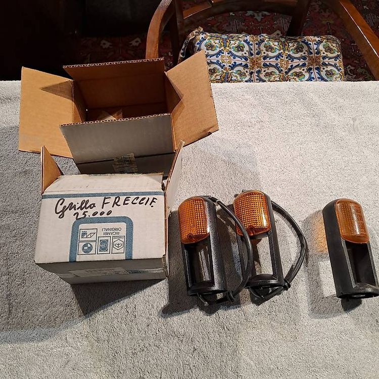 2 Lampeggianti Piaggio Grillo nuovi (Usato) a Riva San Vitale per CHF ...