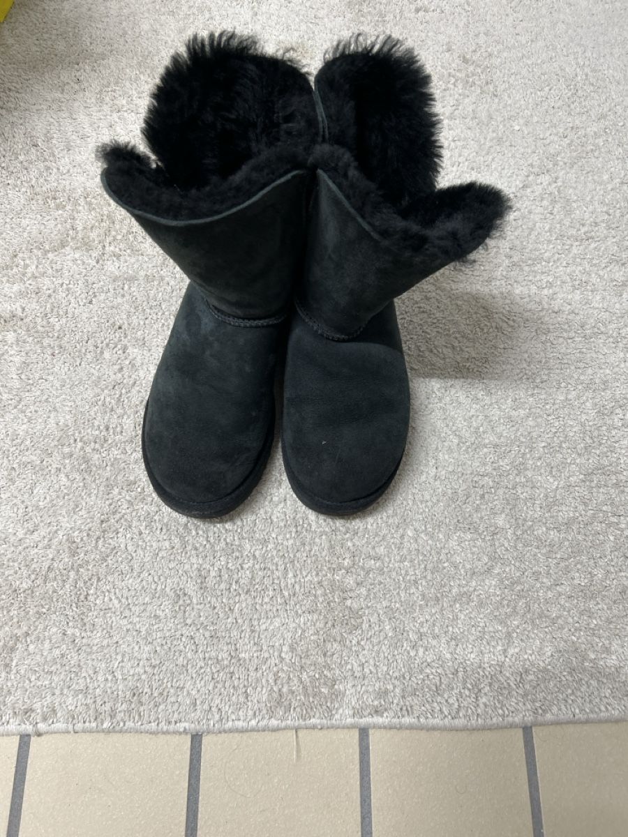 UGG Boots Bailey Button Schwarz Top Zustand Gr. 38 (Gebraucht) in ...
