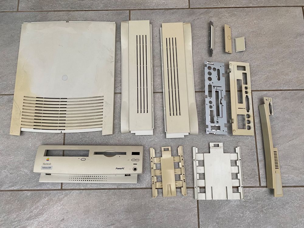 Plastic and metal parts for Macintosh Performa 6200 (Gebraucht) in ...