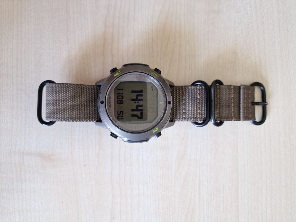 SUUNTO D6I NOVO STEALTH ZULU - TAUCHCOMPUTER (Gebraucht) in Oberwil BL für CHF 450 – mit ...