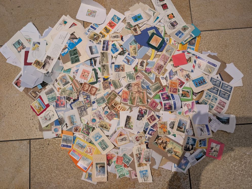 Viele Briefmarken aus der Schweiz und dem Ausland (Gebraucht) in Besenbüren für CHF 5 – mit ...