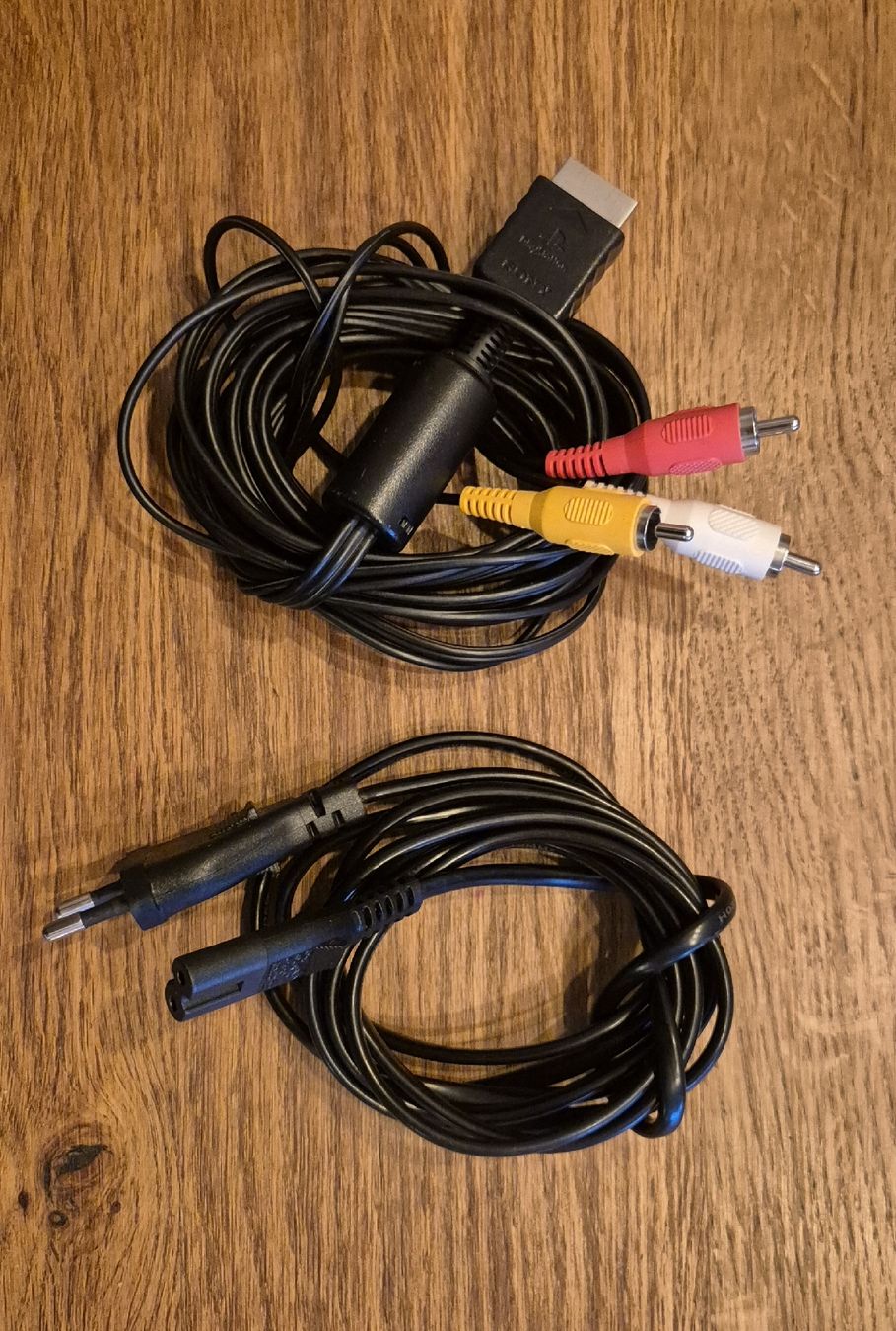 Câble playstation original (D'occasion) à Neyruz FR pour CHF 10 – avec ...