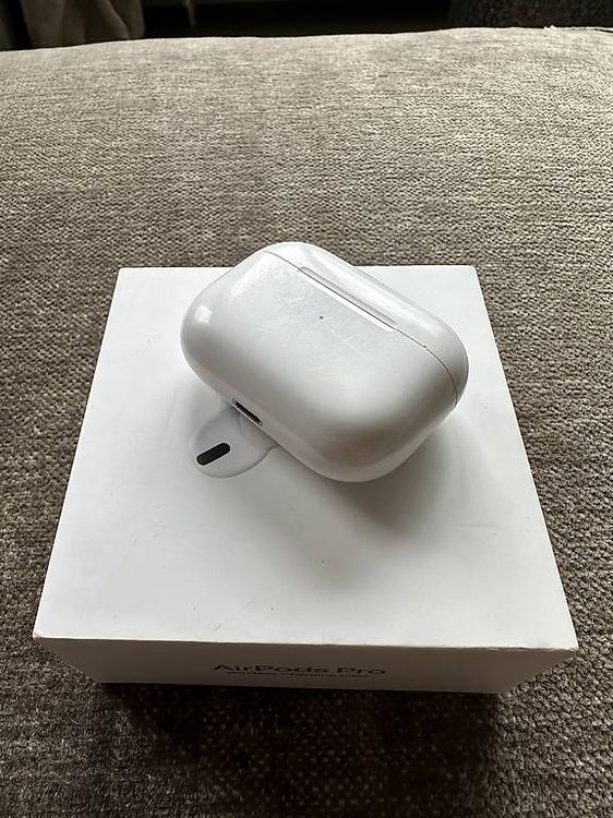 Airpods pro Gen 1. (nur Rechter Airpod) + Case (Gebraucht) in Jona für ...
