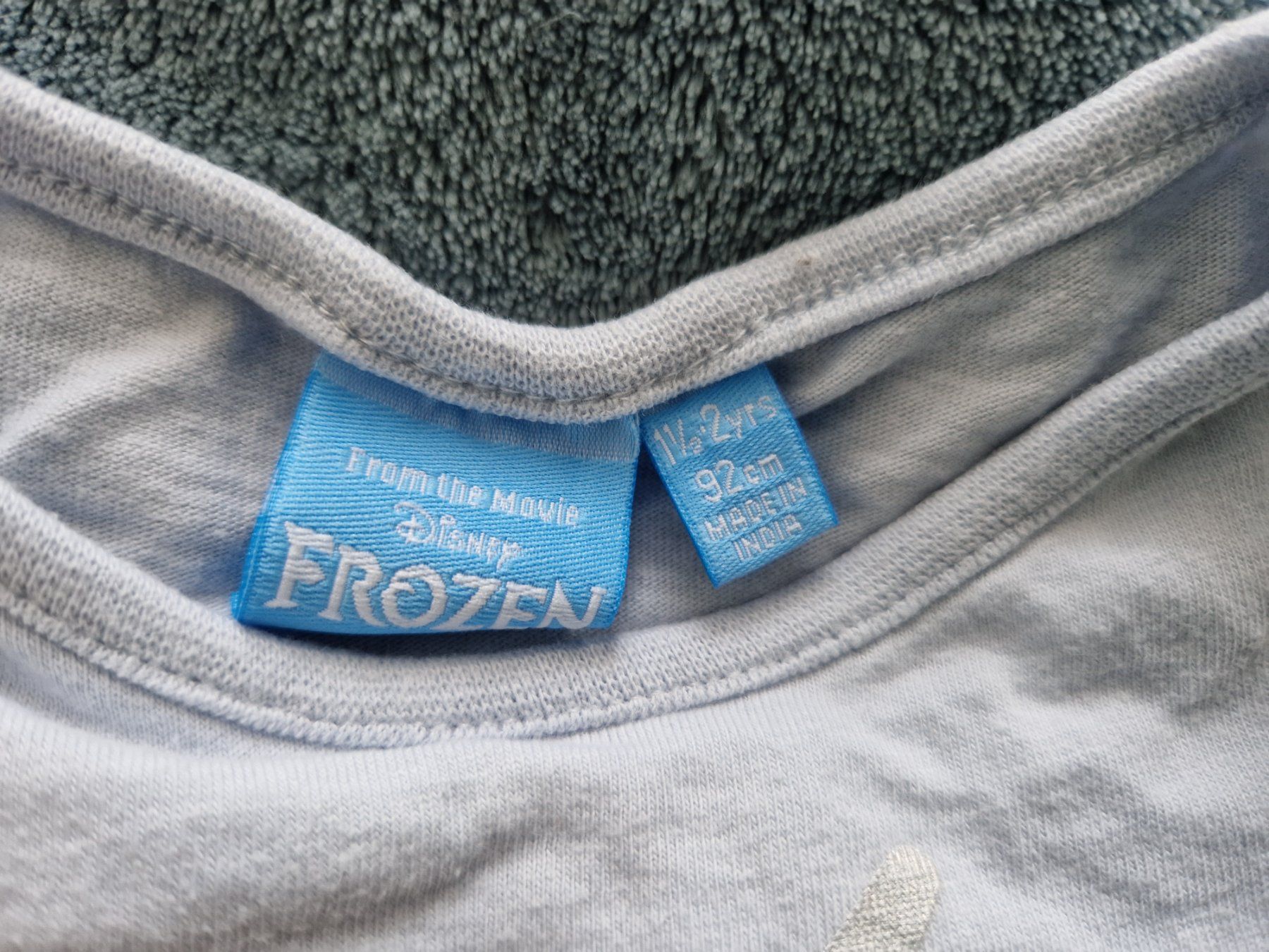 Pyjama set grösse 92 Eiskönigin Anna (Gebraucht) in Heimberg für CHF 5. ...
