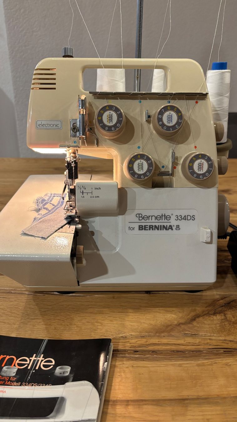 BERNINA Bernette 334DS Overlock Nähmaschine (Gebraucht) in Altstätten ...