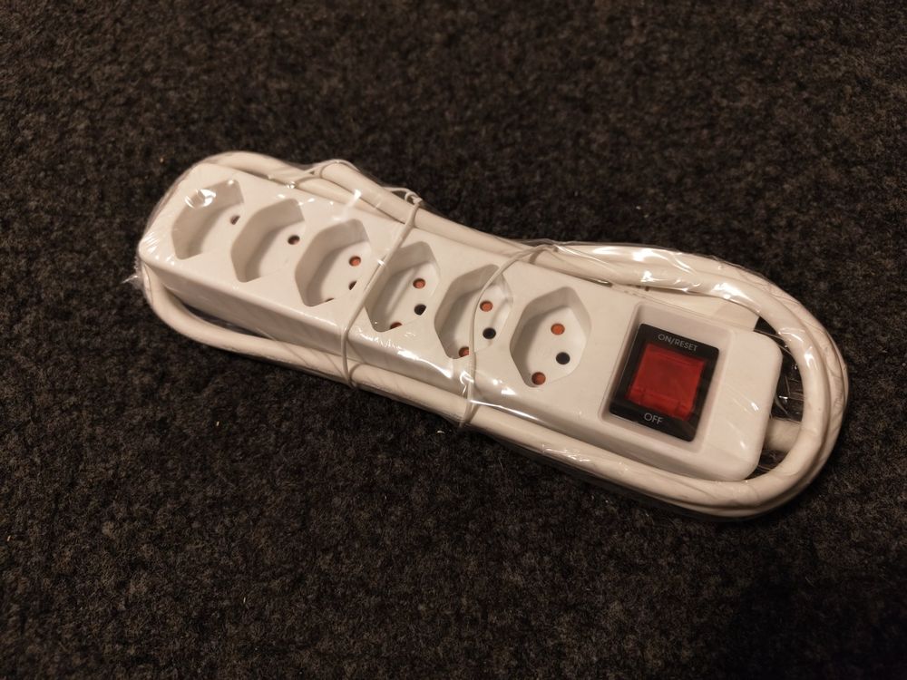 Zwei (2x) Stück - Stromleiste 5x Fach Stecker - OVP Migros (Gebraucht) in Zürich für CHF 5 – mit ...