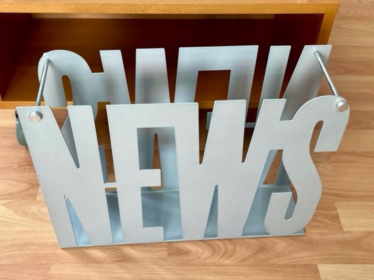 Zeitungsständer "NEWS" aus Metall | Kaufen auf Ricardo