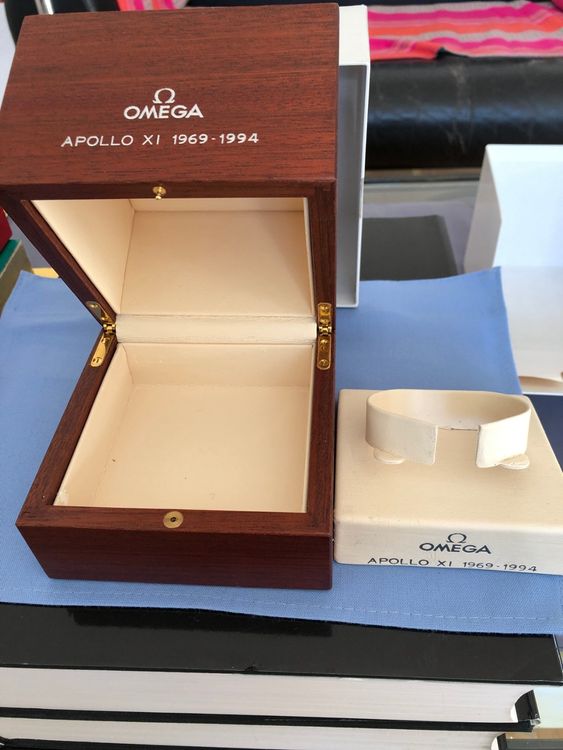 OMEGA SPEEDMASTER UHREN-BOX APOLLO XI 1969-1994 (Gebraucht) in Biel ...
