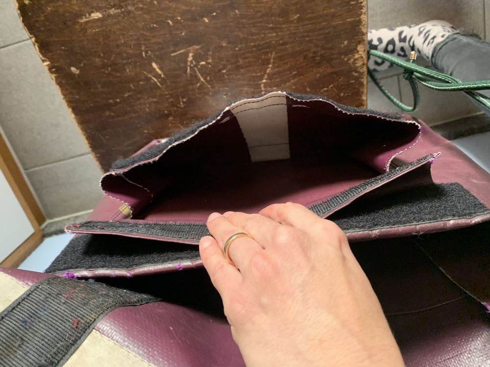 Freitag Tasche F13 der Klassiker Gold violett | Kaufen auf Ricardo