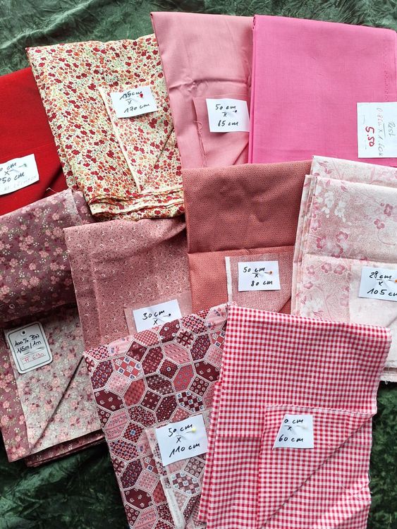 12 STÜCK PATCHWORKSTOFFE IN ROTTÖNEN (Neu (gemäss Beschreibung)) in Huttwil für CHF 25 – mit ...