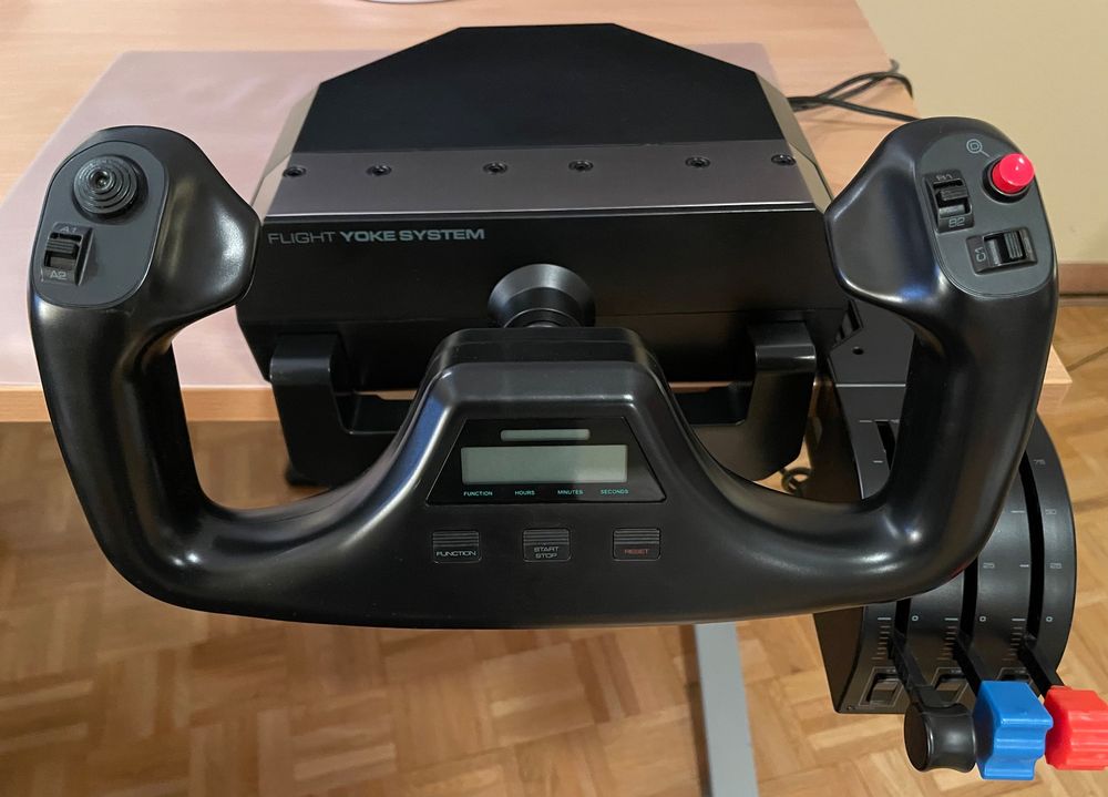 LOGITECH G Pro Flight Yoke System +Flight Rudder Pedals (Neu (gemäss ...