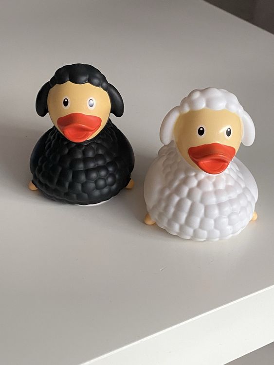 LILALU Schaf Enten! Schwarzes Schaf/ Weisses Schaf Set! (Neu (gemäss ...