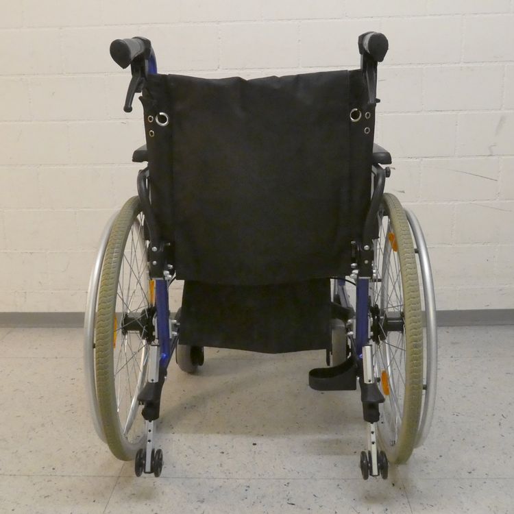 Rollstuhl Vermeiren, SB 48 cm, Zusatzbremsen, nur CHF 229 | Kaufen auf Ricardo