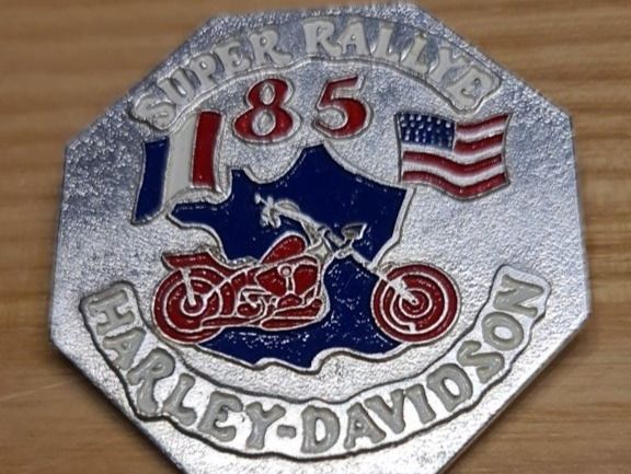 Pin Harley Davidson Super Rallye '85 (Gebraucht) in für CHF 5 – mit ...
