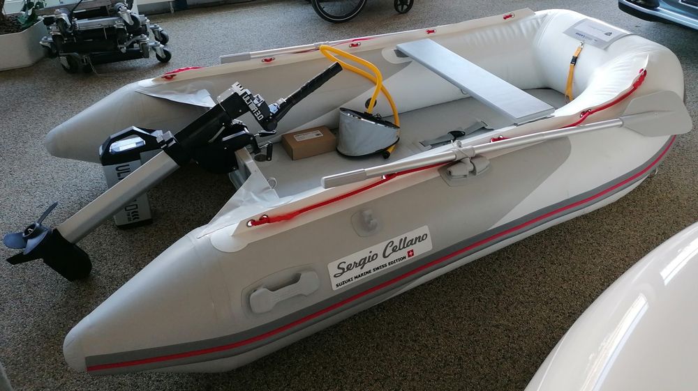 Schlauchboot Suzuki Sergio Cellano mit Elektromotor (Neu (gemäss ...